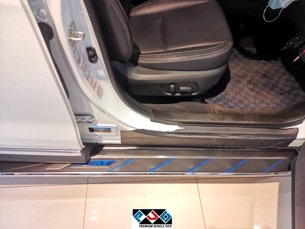 Subaru Forester | PREMIUM VEHICLE STEP